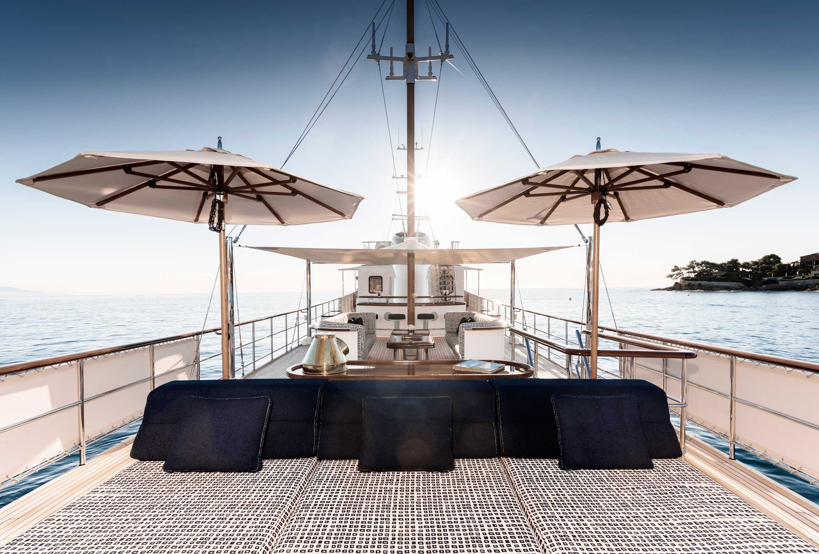 Yacht ISTROS, de Vries Lentsch Jr. | CHARTERWORLD Luxury Superyacht ...